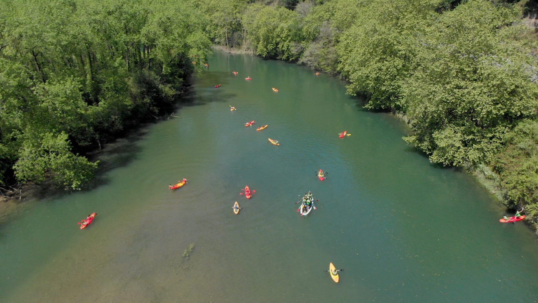 Descenso del Oria en kayak: Vive la naturaleza y la historia remando ...